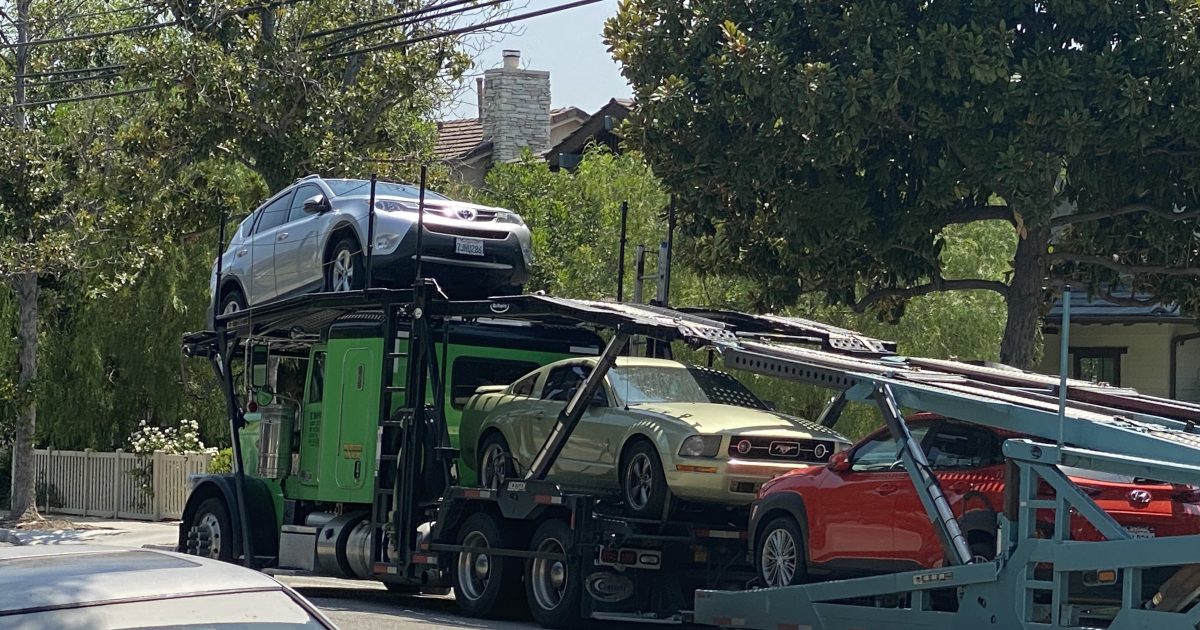 How Car Carriers Arrange Pick-up and Delivery of Vehicles